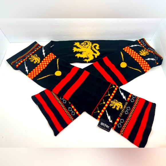 Warner Bros. | Accessories | Gryffindor Fair Isle Scarf Wizarding World ...